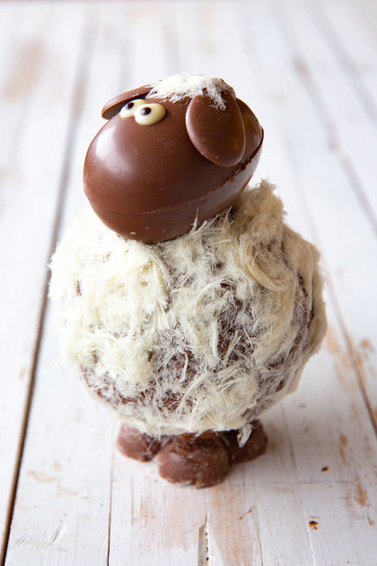 Maurice the wooly Easter sheep (200g) – Juliette & Chocolat